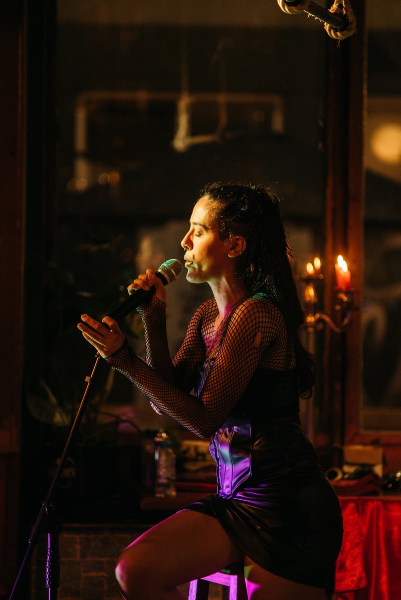 Maus Hábitos - KABARÉ KAMIKAZE