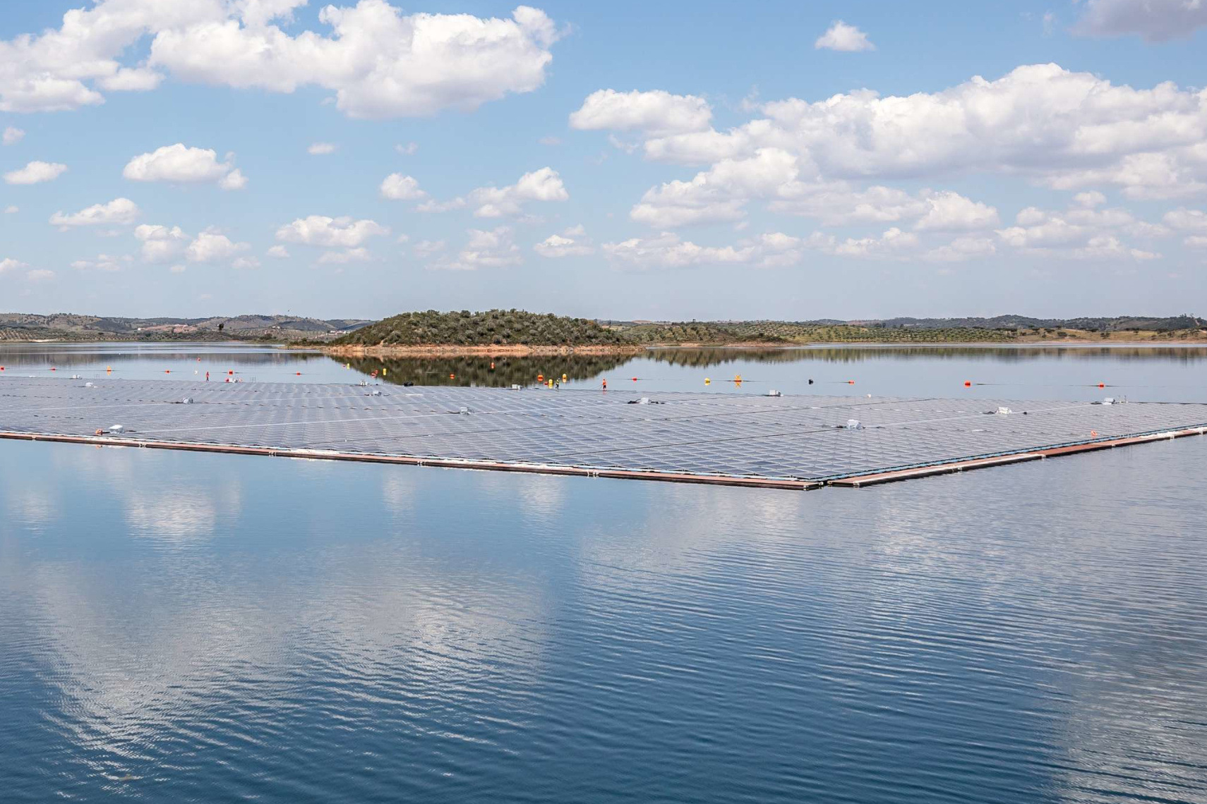 Projeto solar flutuante da EDP no Alqueva premiado pela Comissão Europeia