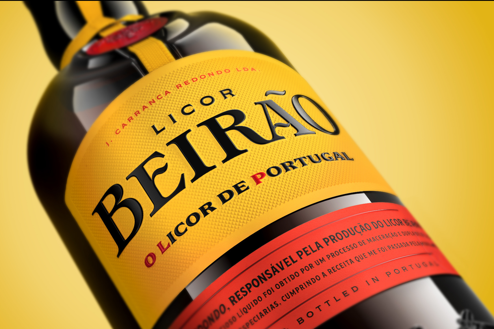 A nova garrafa de Licor Beirão alia tradição à modernidade