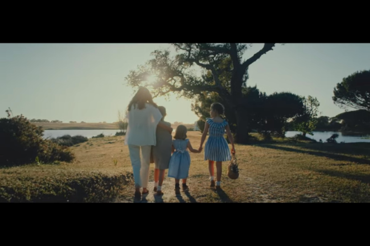 Ana Stilwell protagoniza nova campanha da Parfois