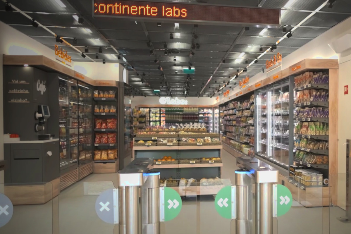 Continente abre supermercado sem caixas