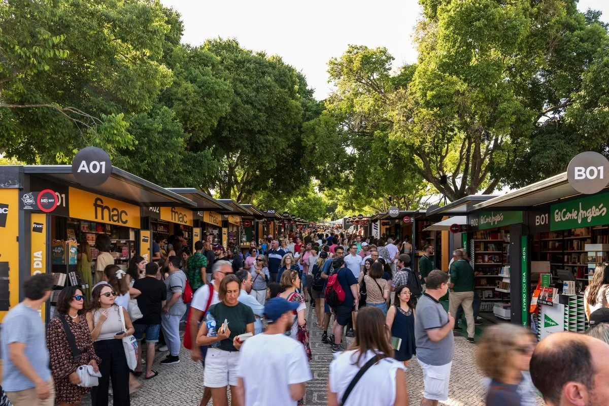 Artigo - Feira do Livro de Lisboa arranca hoje com 350 pavilhões e mais ...