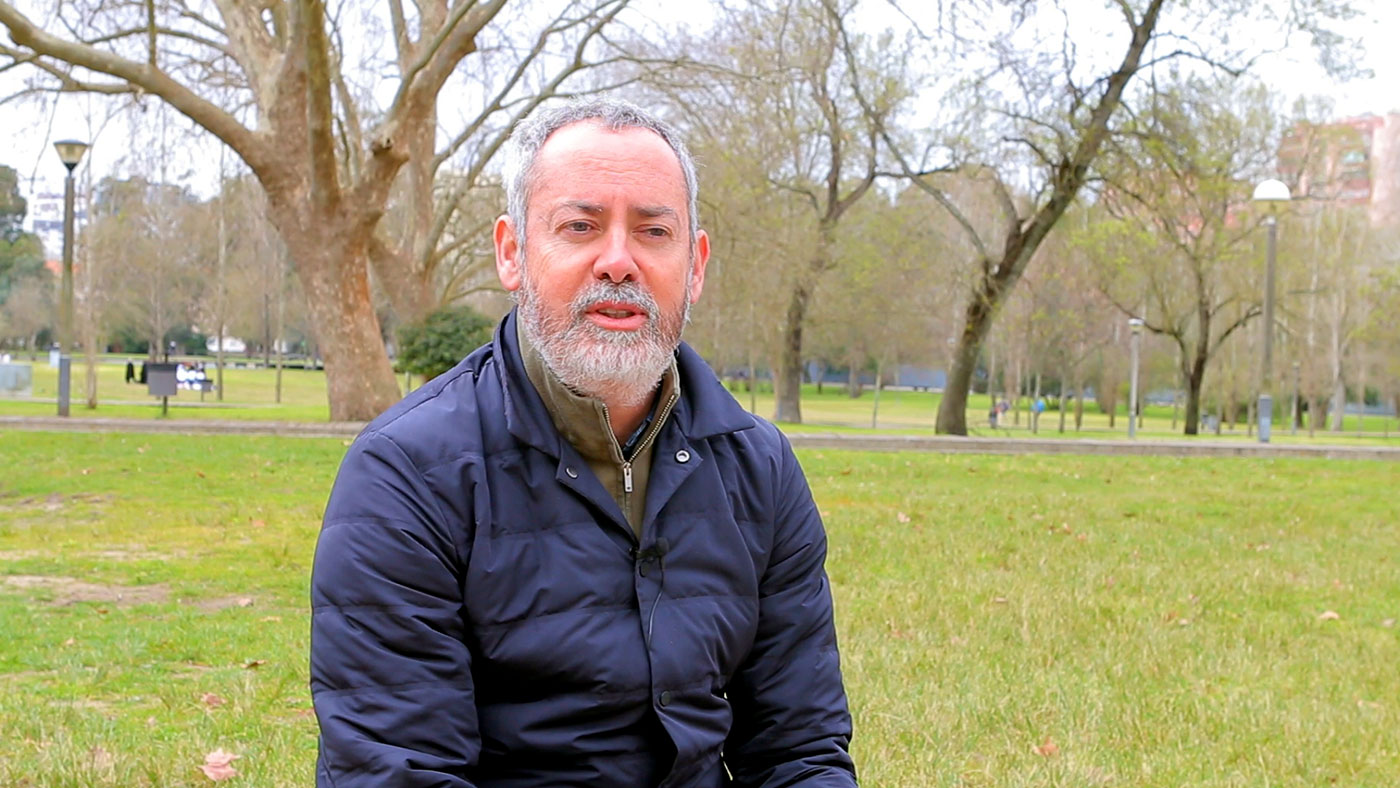 Artigo - Júlio Alves e a arte de morrer longe