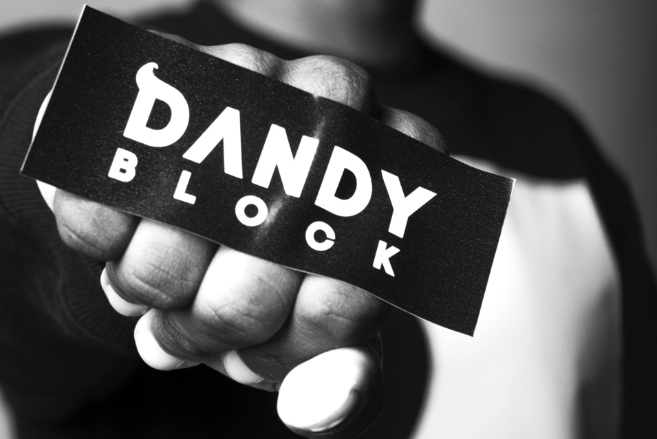 A Dandy Block está à procura de um artista visual