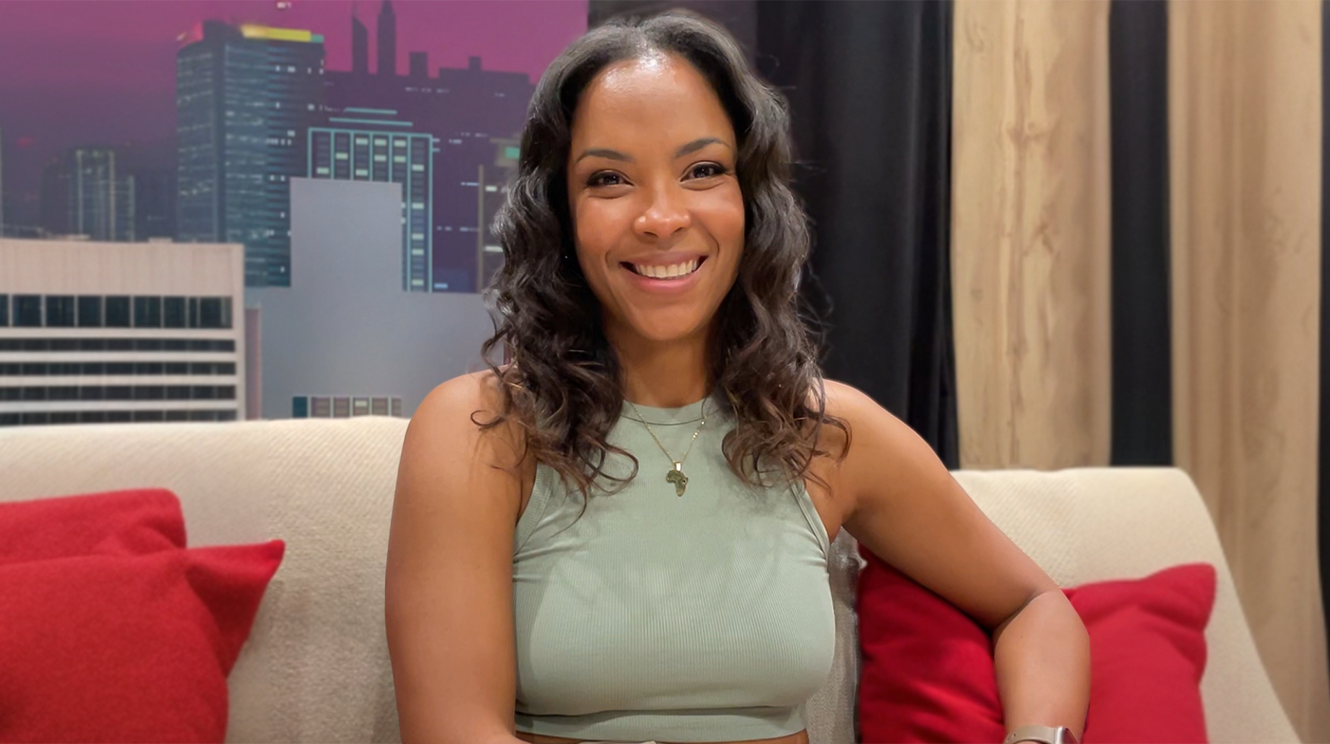 Nádia Silva no comando do novo programa da RTP África, “Miradouro da Lua”
