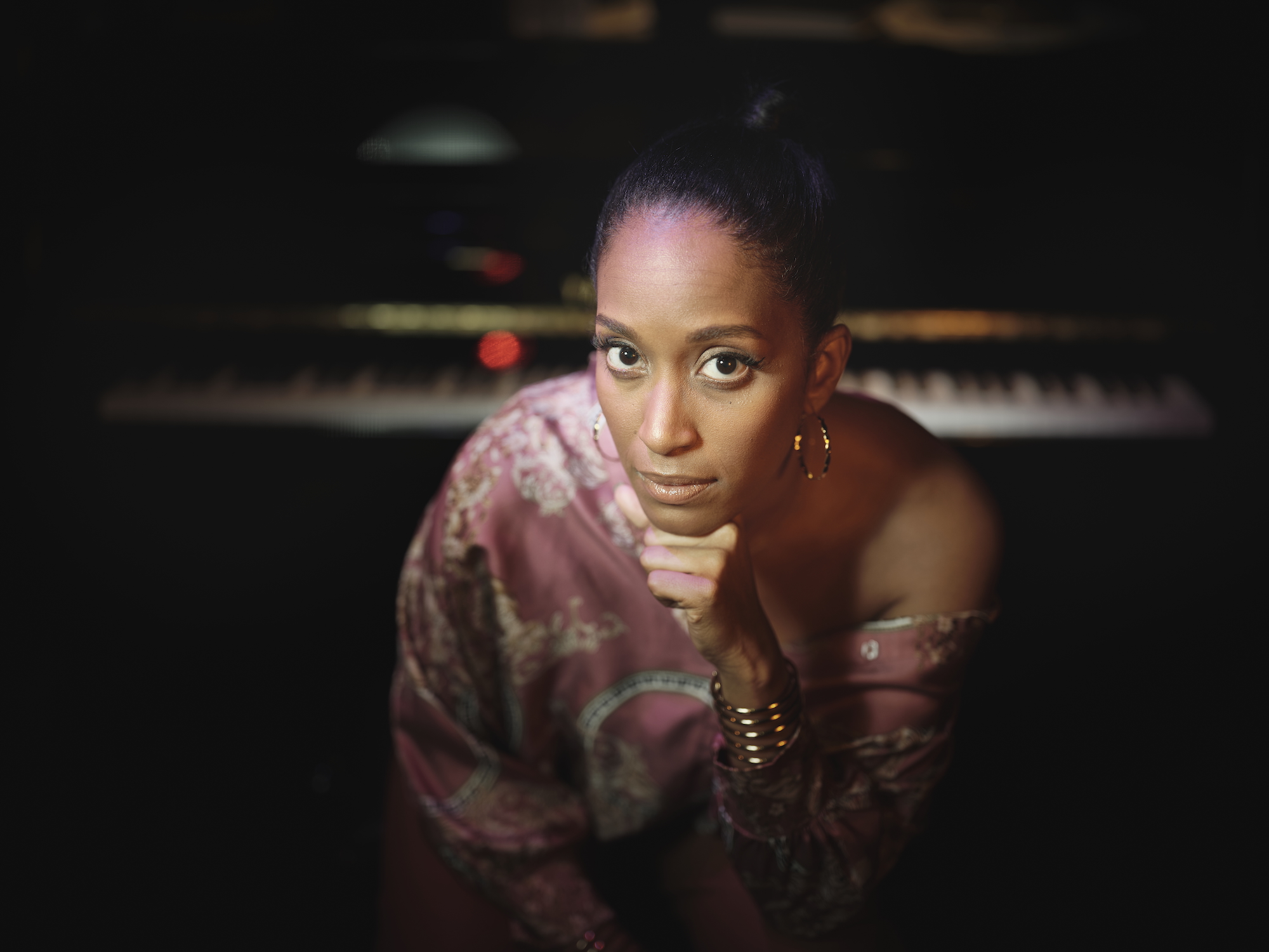 Álbum de estreia de Carisa Dias já está disponível