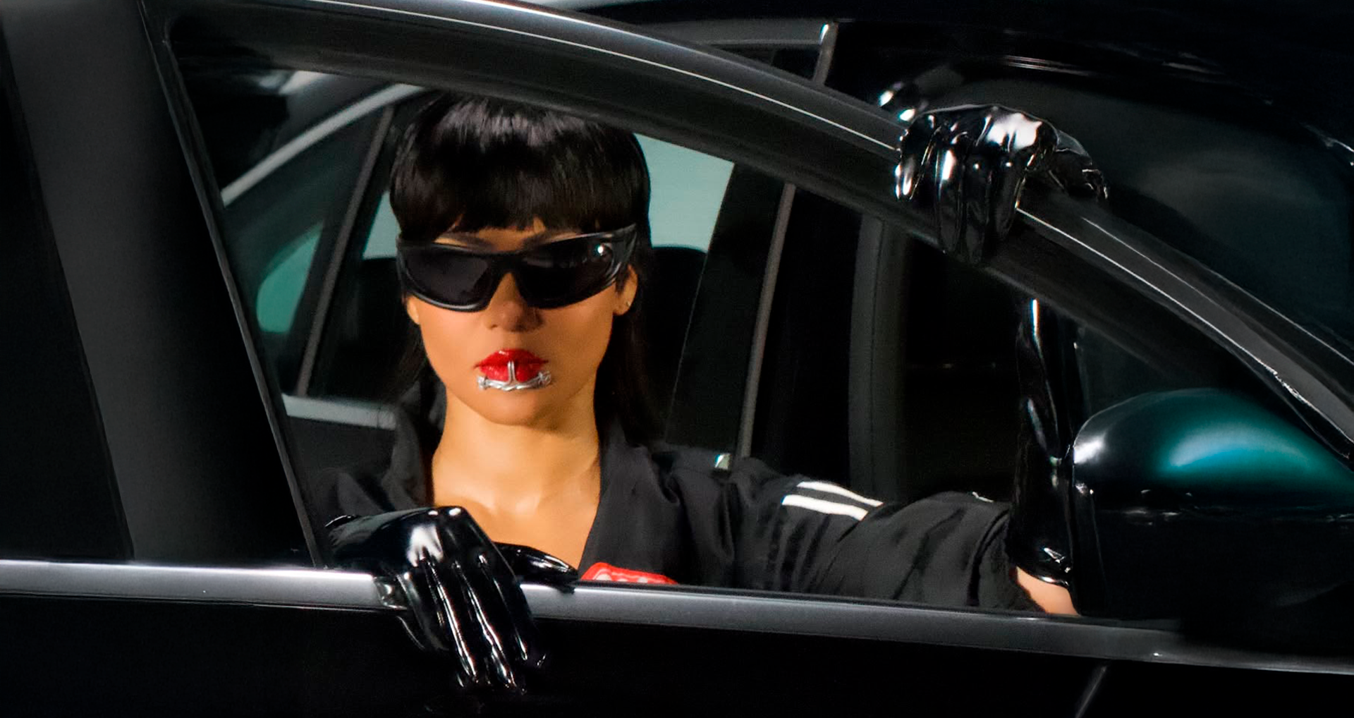 “Scandalous”, o novo single pop de Èlláh, que explora as fases de um ex amor narcisista