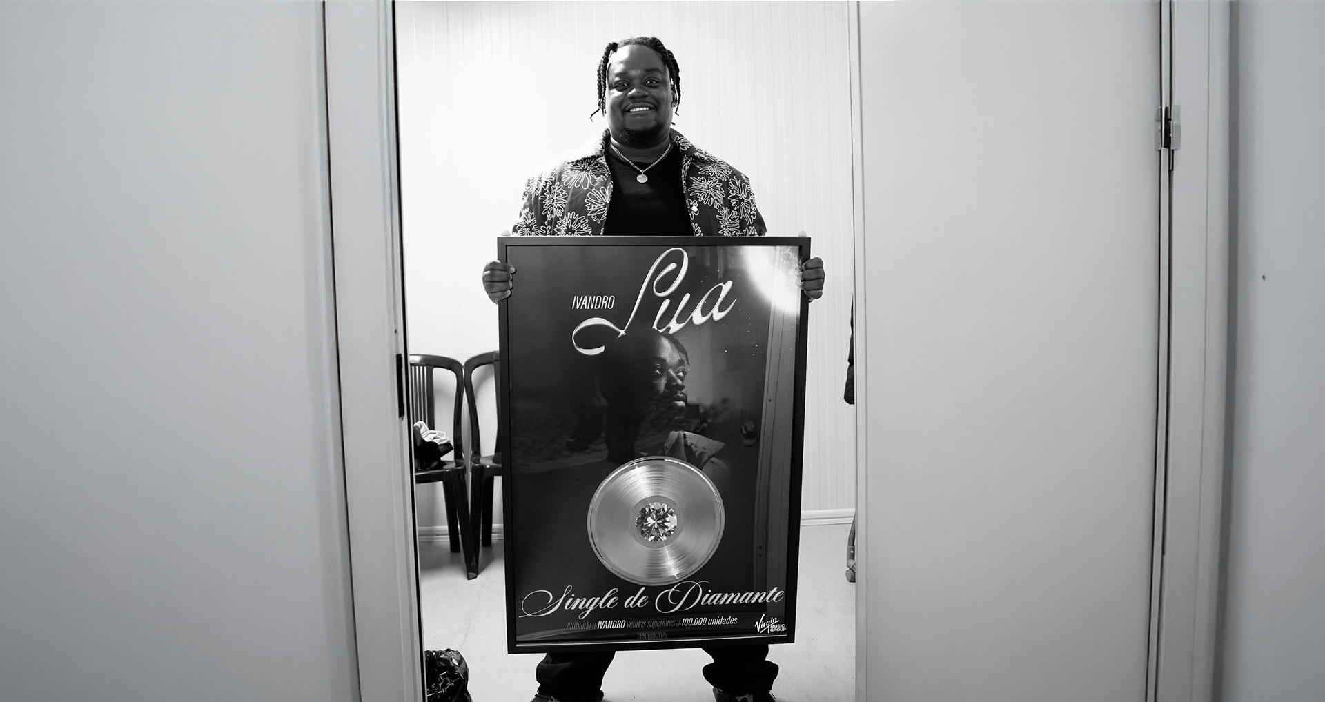 “Lua”, de Ivandro, conquista galardão de diamante em Portugal