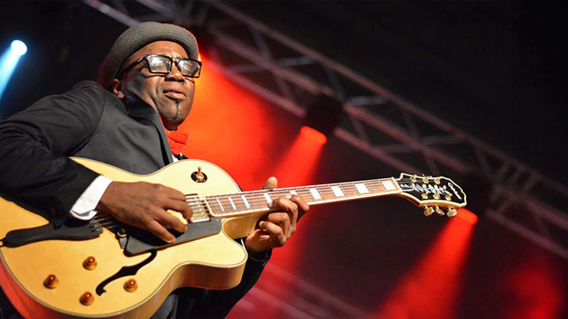 Freshlyground e Jimmy Dludlu sobem ao palco da Galeria