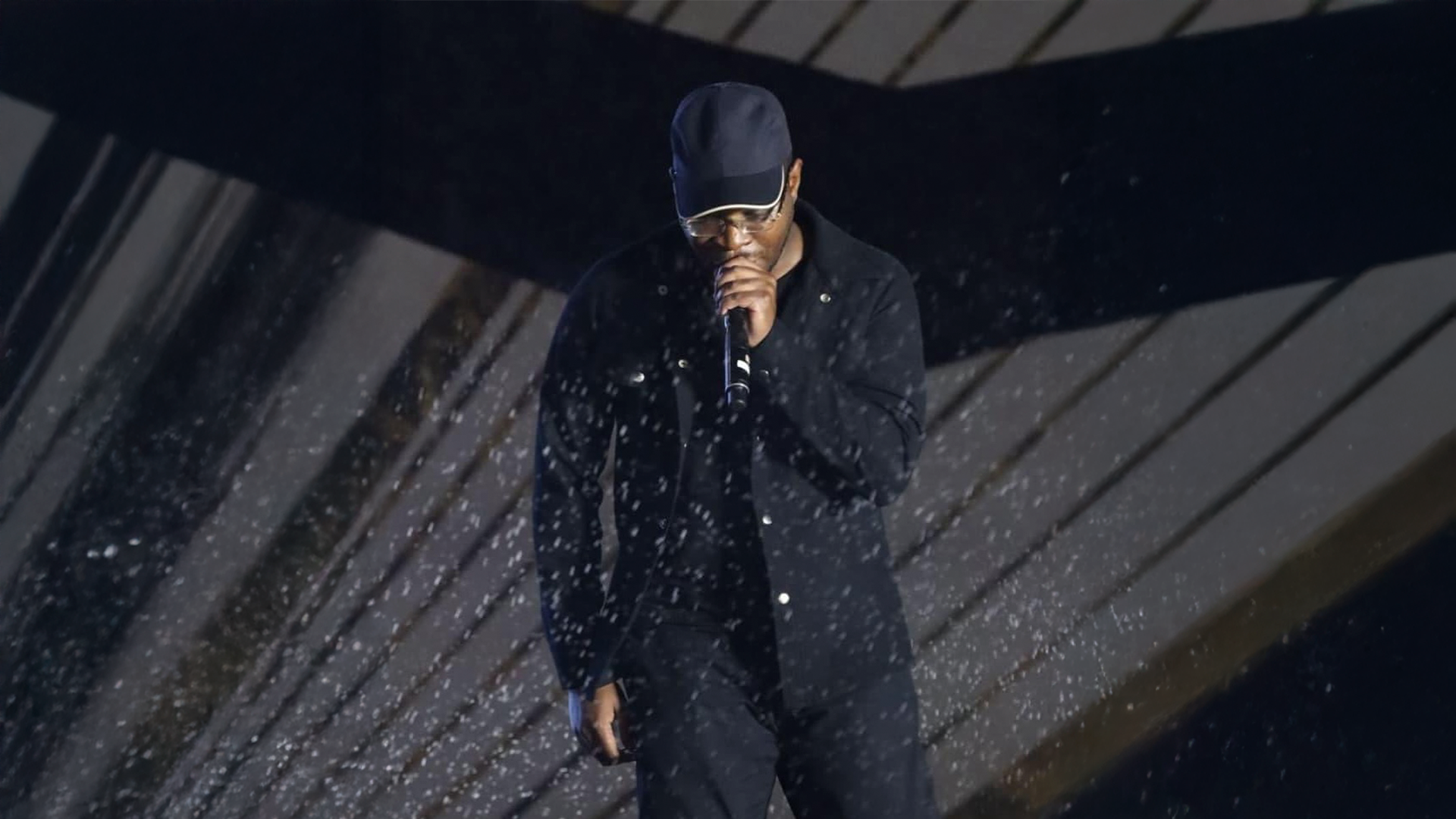 Kelson Most Wanted lança “Paradoxo” e lidera rankings em Angola e Portugal