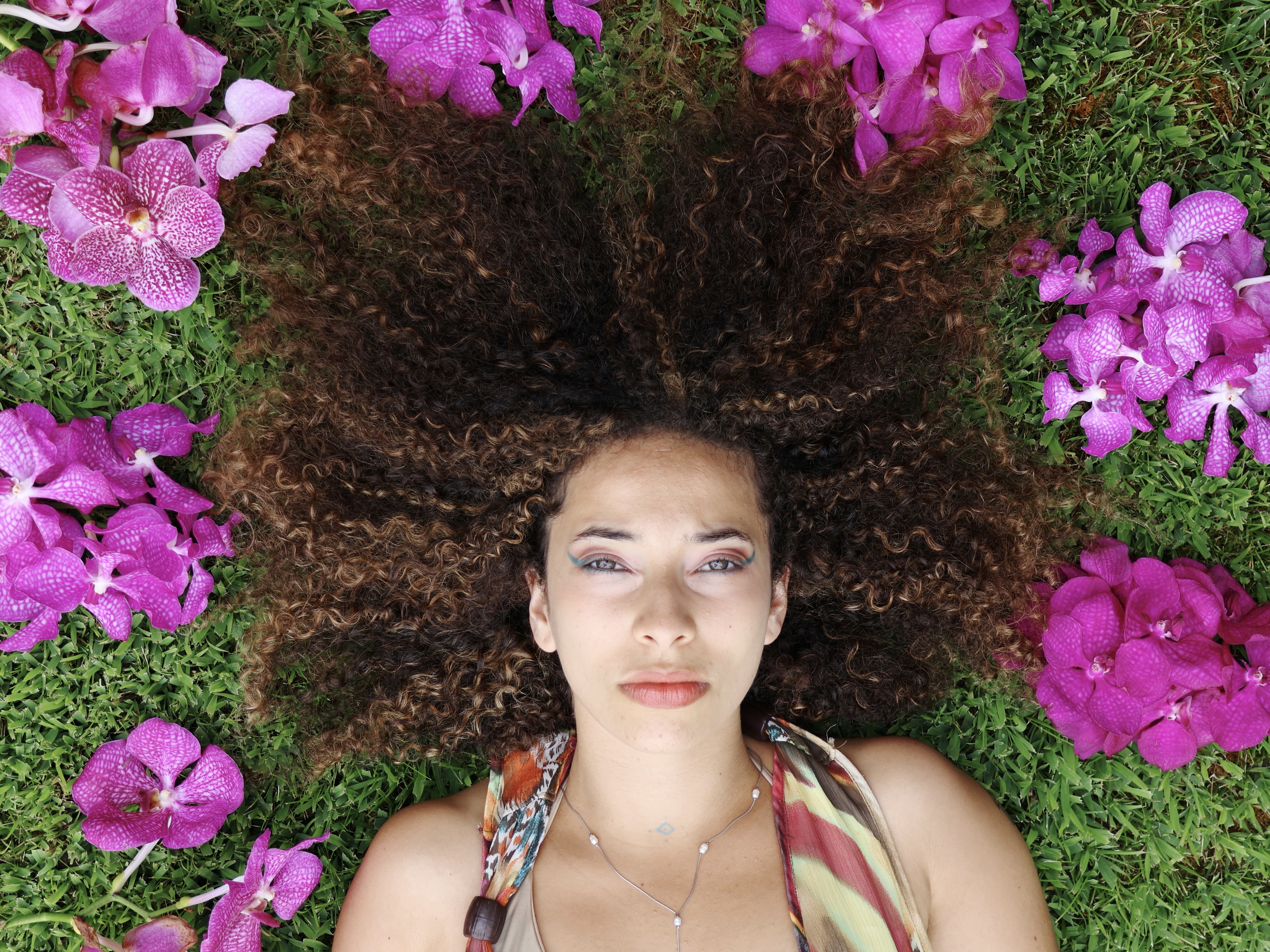 Merai estreia-se na literatura com “Contos e Mitos de Plorema”