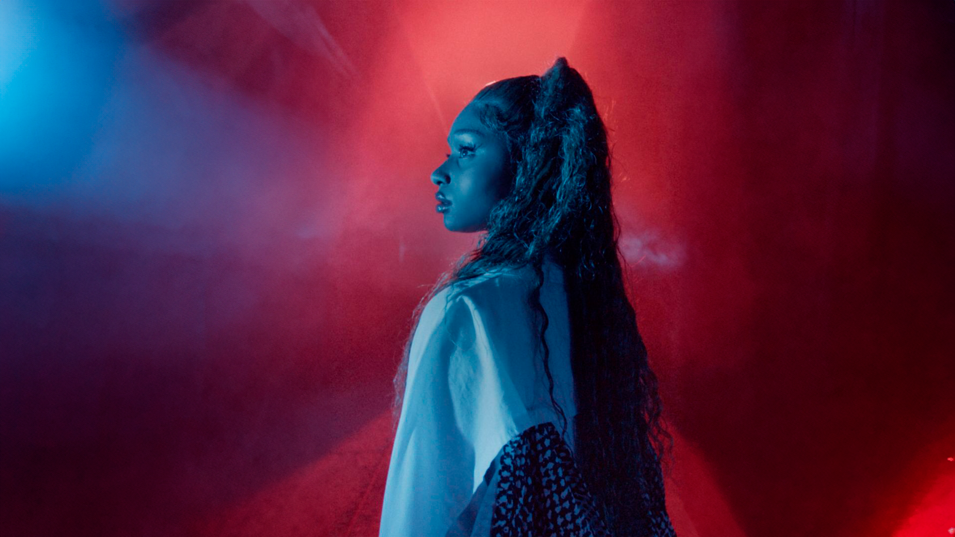 Nenny lança "Normal", single que marca nova fase da artista