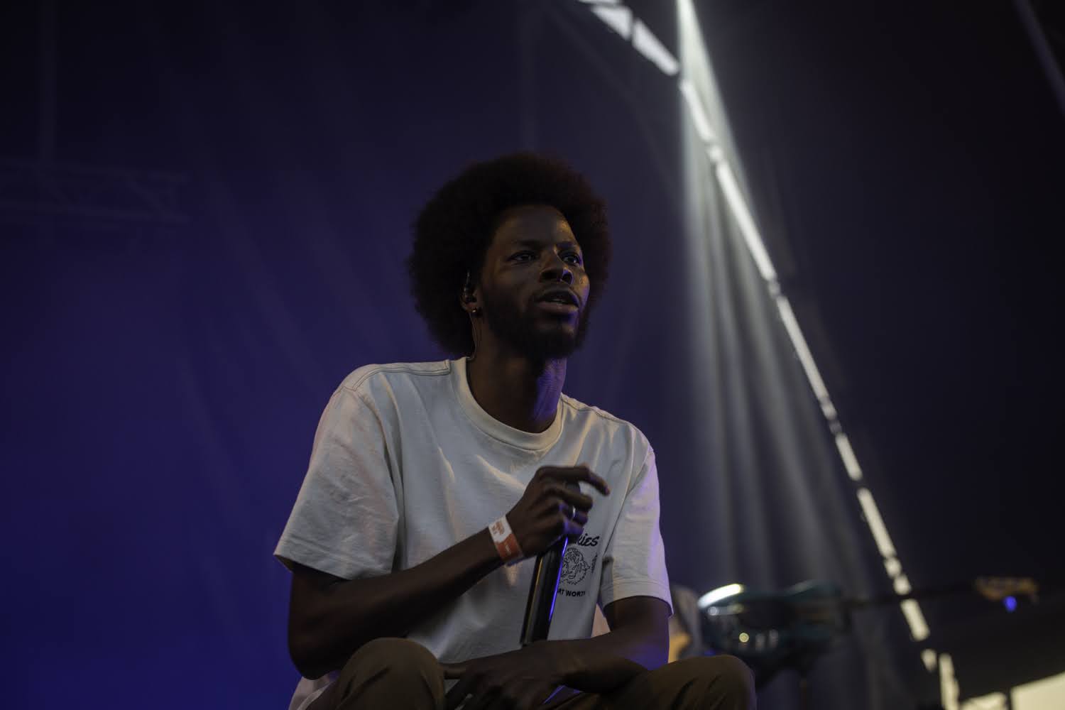 Uma mensagem de libertação e resiliência em “Já Entendi” de Papillon