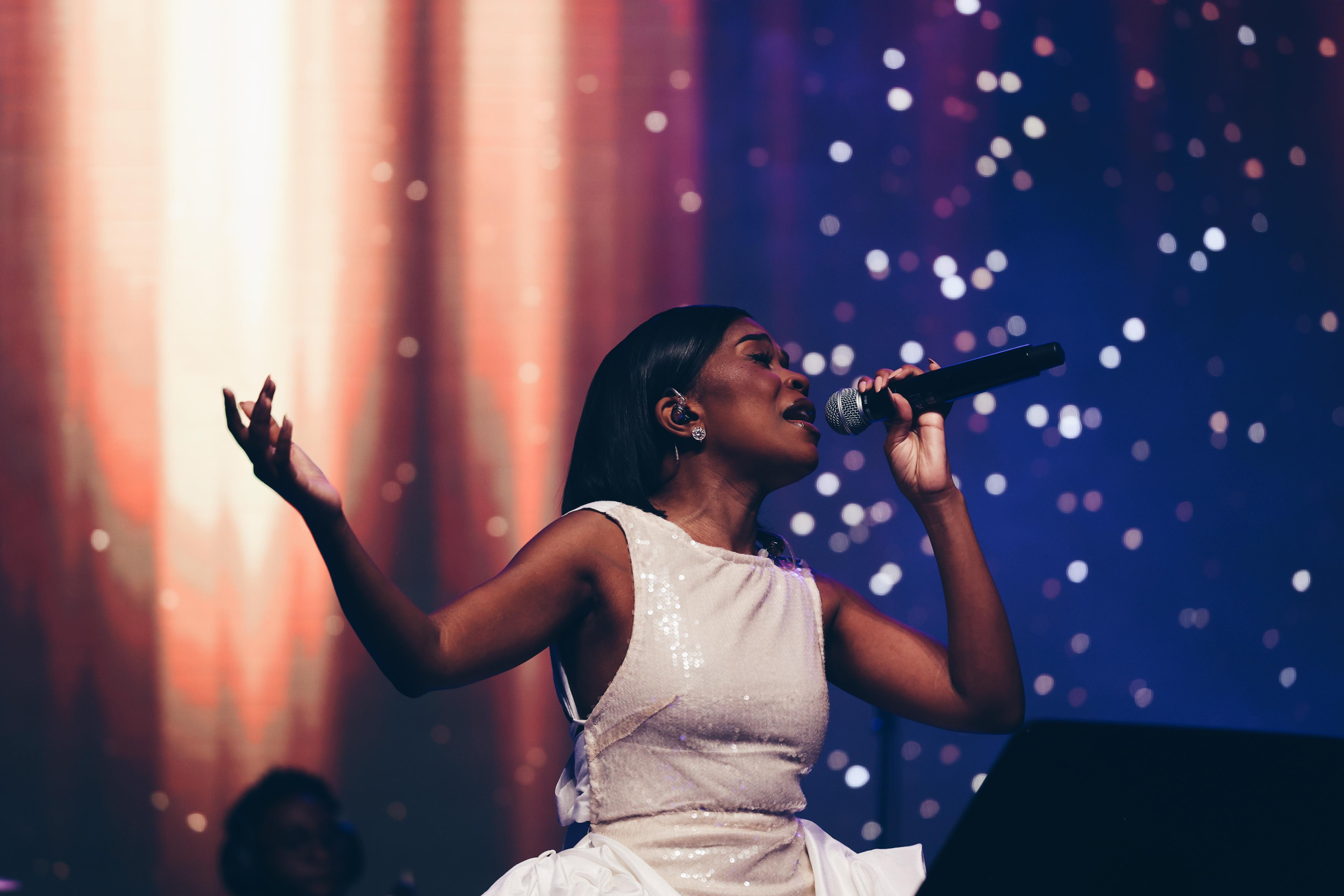 Depois de esgotar 3 concertos em Portugal, Anna Joyce vai agora ao ...